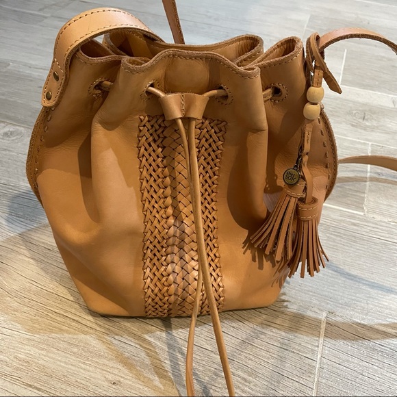The Sak | Bags | The Sak Drawstring Bucket Crossbody Tan Leather | Poshmark